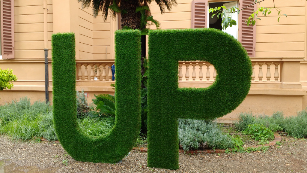 Teaching kids at UP school -helping pupils get the balance right ...